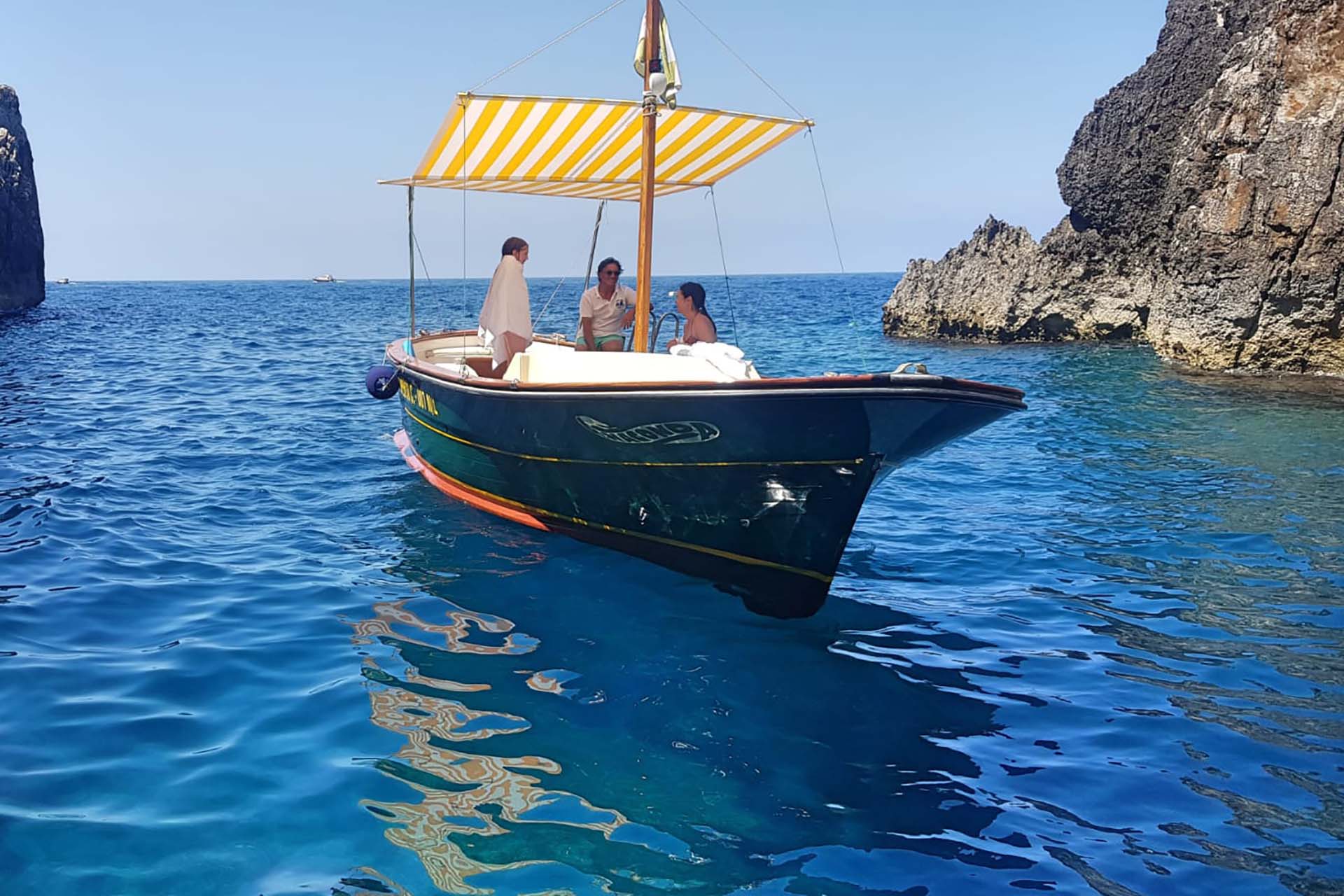 Capri boat tours Ciro Aliperta-Gita in barca privata con marinaio